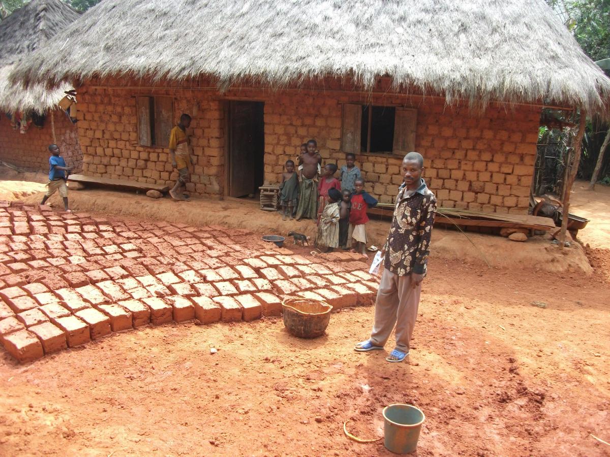 Overcoming Poverty in Northwest Cameroon | Comundos